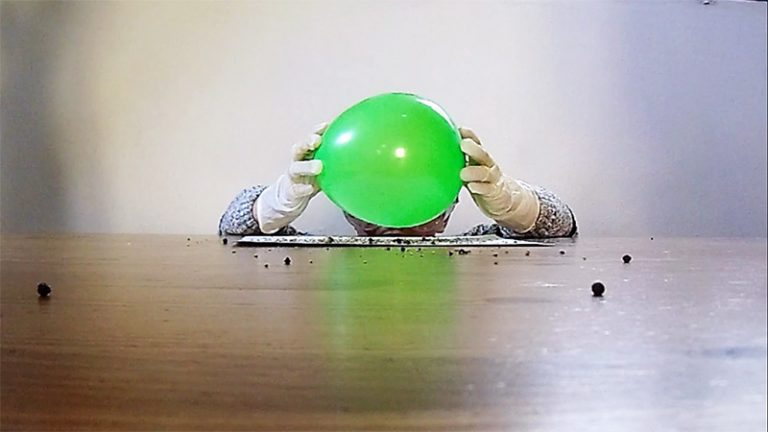 Static Electricity Experiment With Balloons : The Jumping Pepper